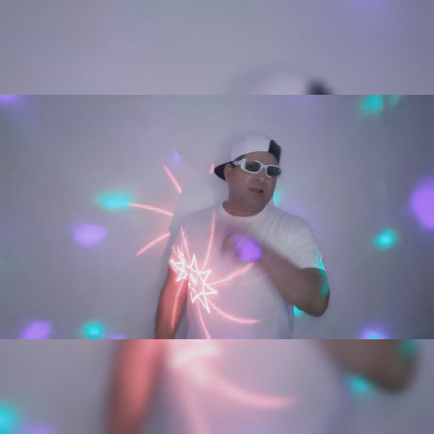 Black and White - DistroVid Gallery