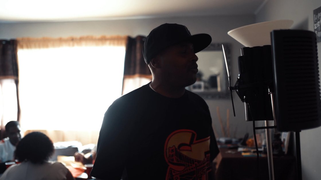 Clapping like ah MF - DistroVid Gallery